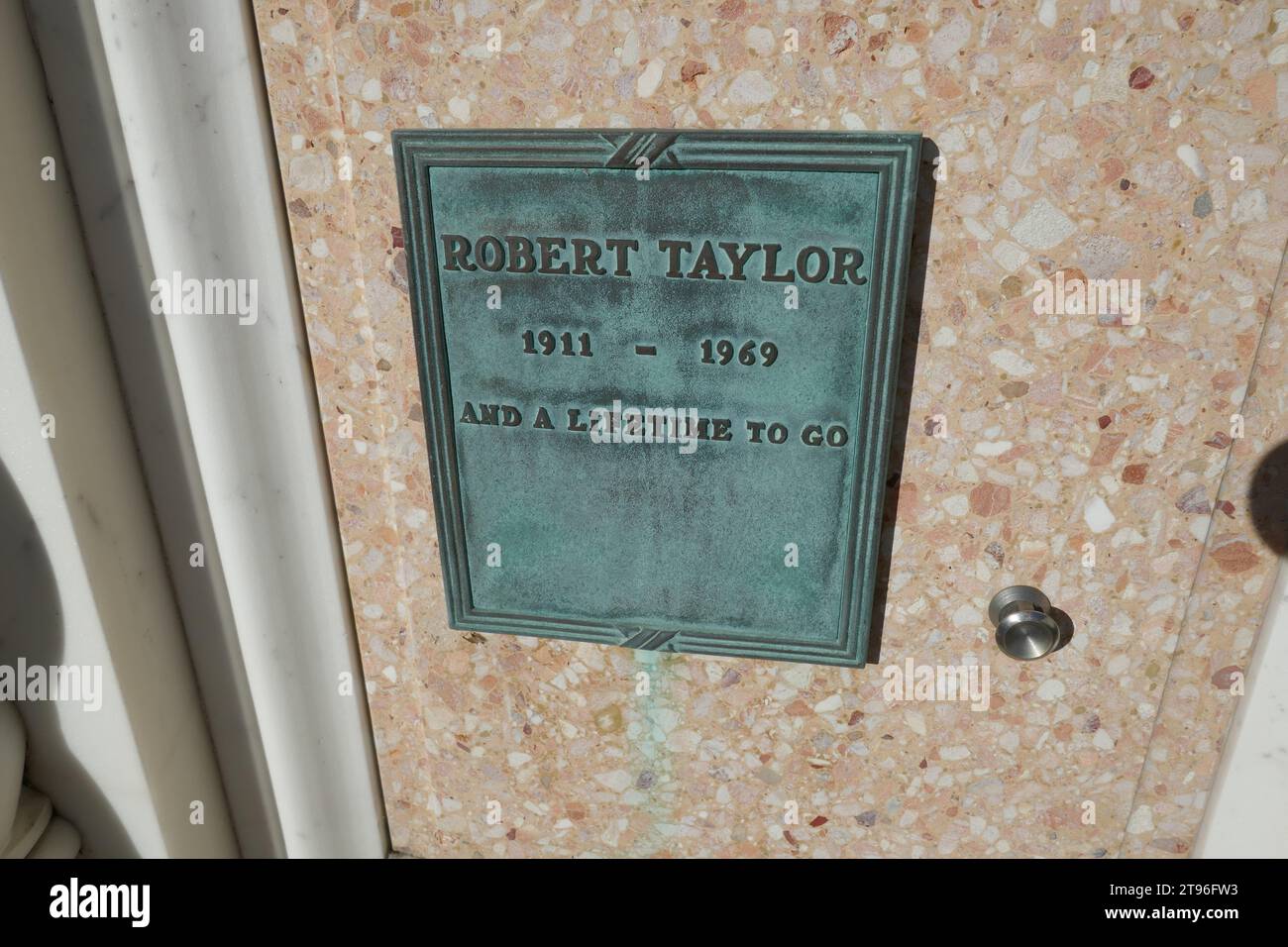 Glendale, California, USA 21st November 2023 Actor Robert Taylor Grave ...