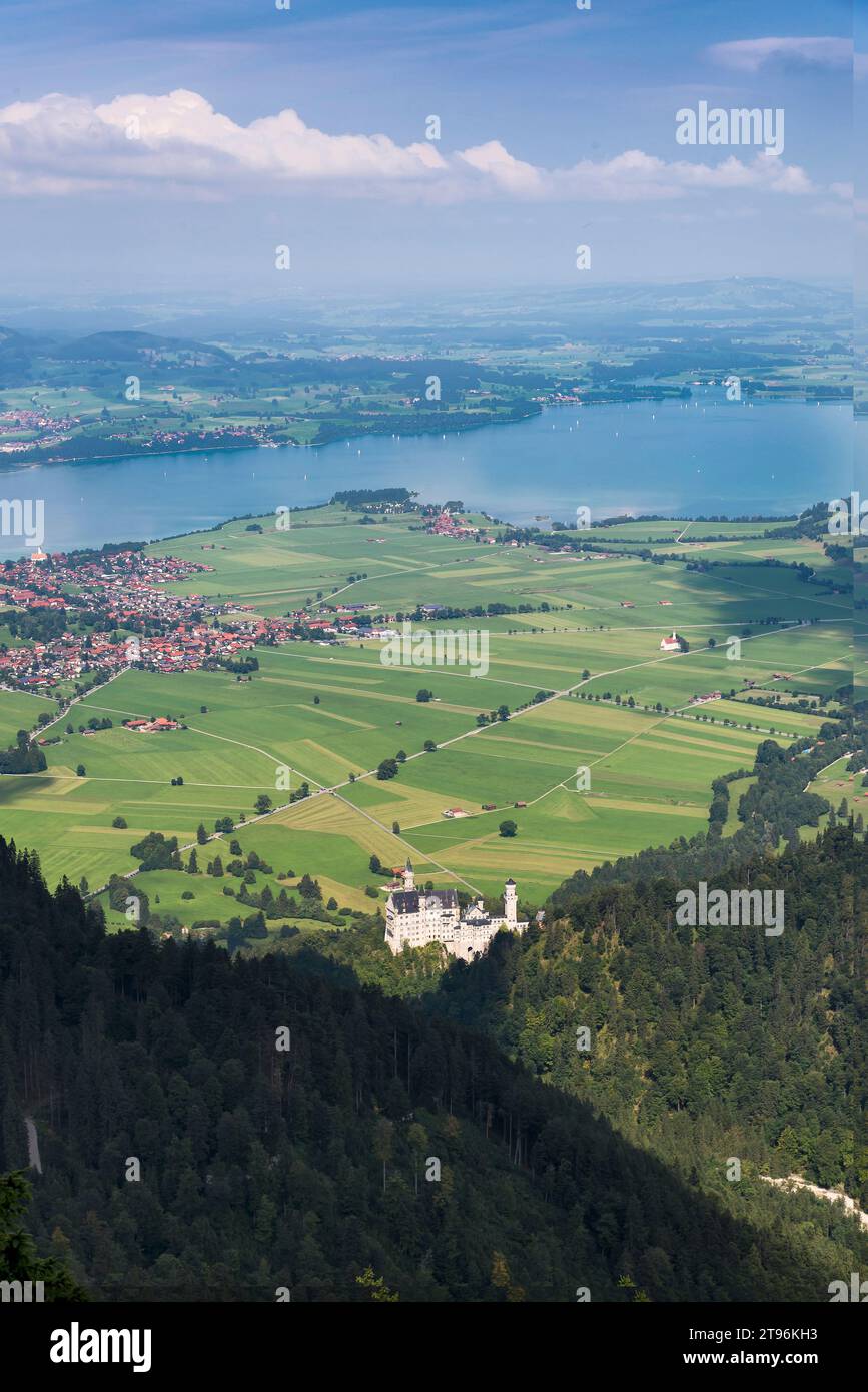 View from the summit of the 2047 meter high Säuling to the Forggensee ...