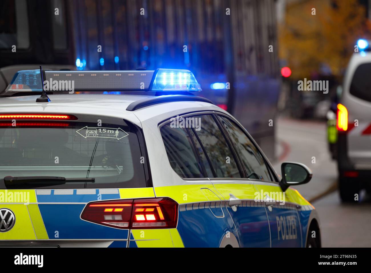 Symbolfoto Polizei, Blaulicht, Polizei im Einsatz, Einsatzwagen ...