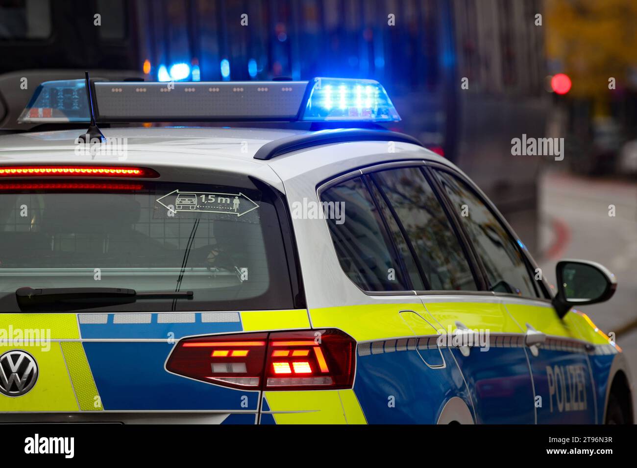 Symbolfoto Polizei, Blaulicht, Polizei im Einsatz, Einsatzwagen ...