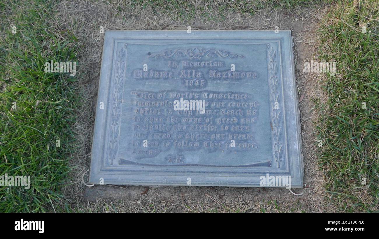Glendale, California, USA 21st November 2023 Actress Alla Nazimova Grave in Whispering Pines ...