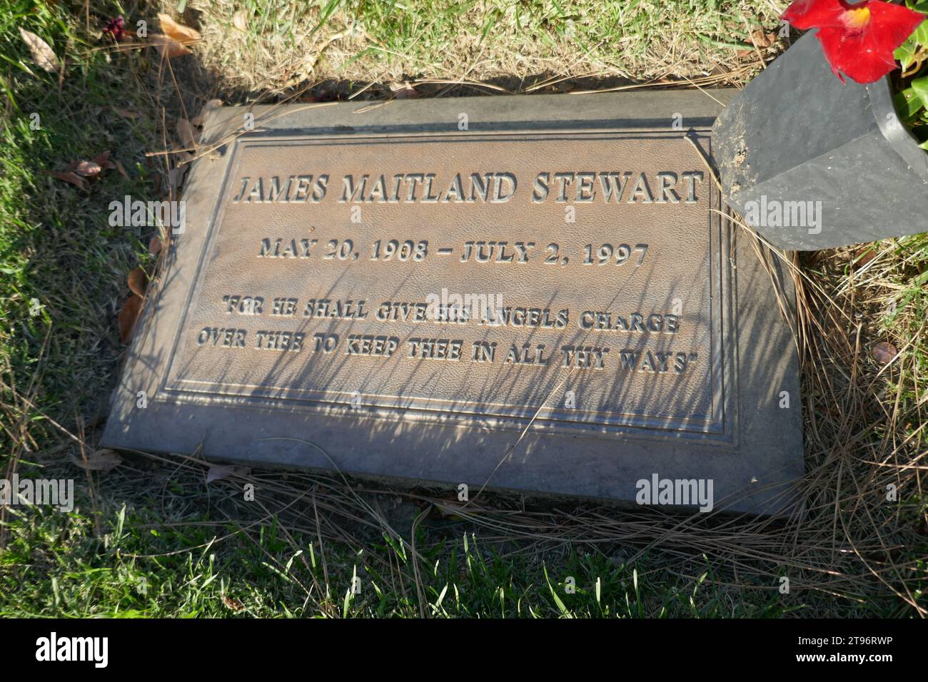 Glendale, California, USA 21st November 2023 Actor Jimmy Stewart Grave in Wee Kirk Churchyard at ...