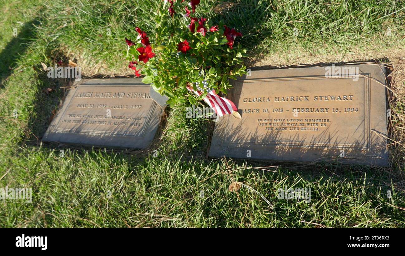 Glendale, California, USA 21st November 2023 Actor Jimmy Stewart and wife Gloria Stewart Graves ...