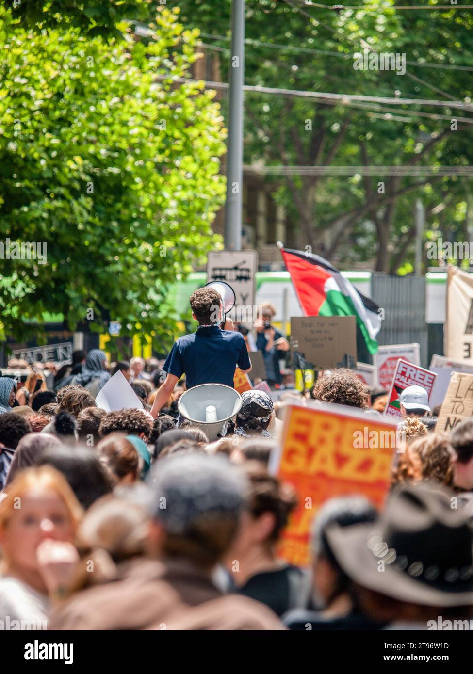 Melbourne, Australia. 23rd Nov, 2023. A student demonstrator speaks ...
