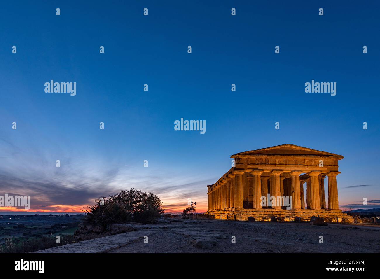 Concord temple at dusk. Valley of the Temples, Sicily Stock Photo - Alamy