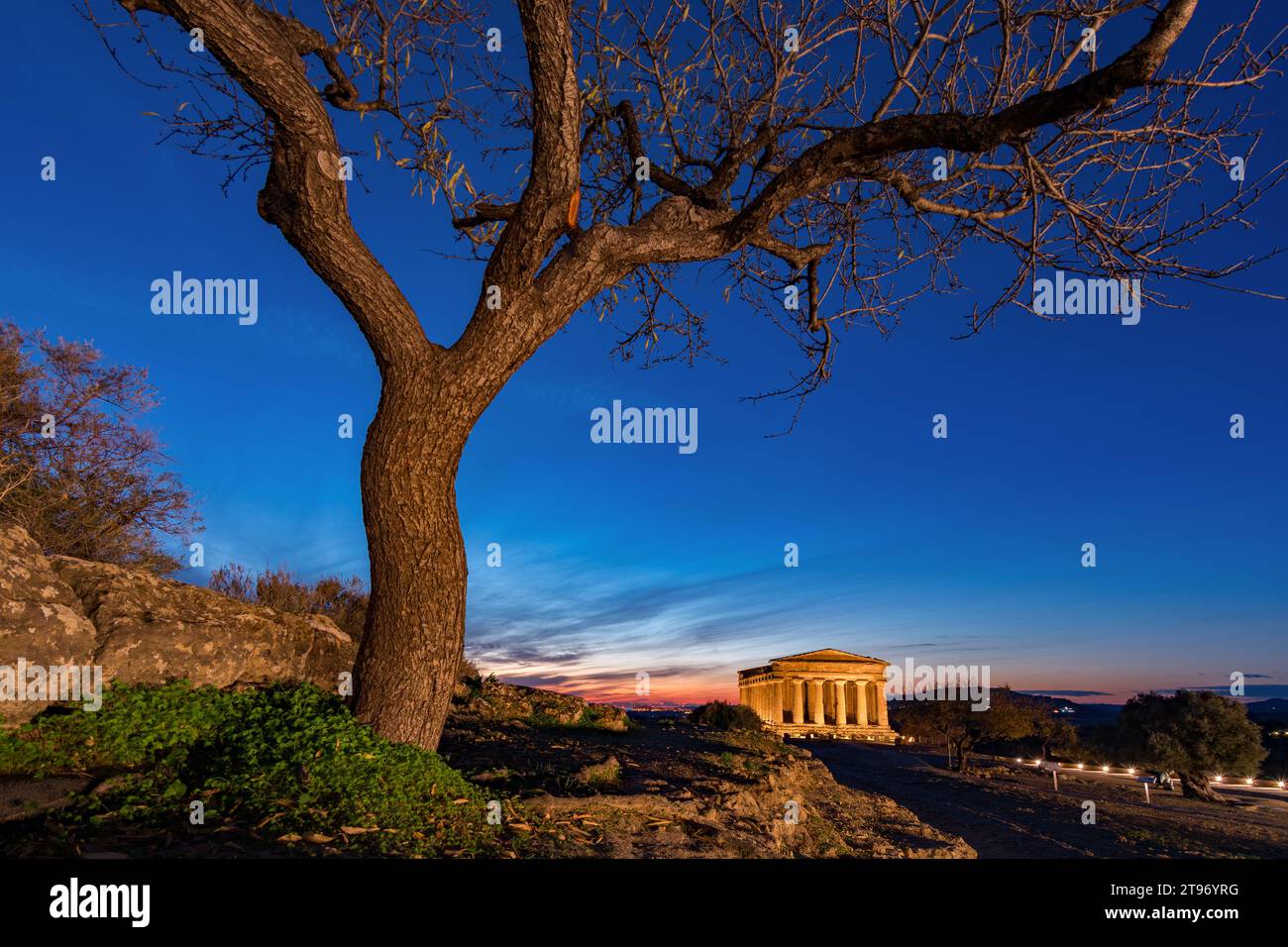 Concord temple at dusk. Valley of the Temples, Sicily Stock Photo - Alamy