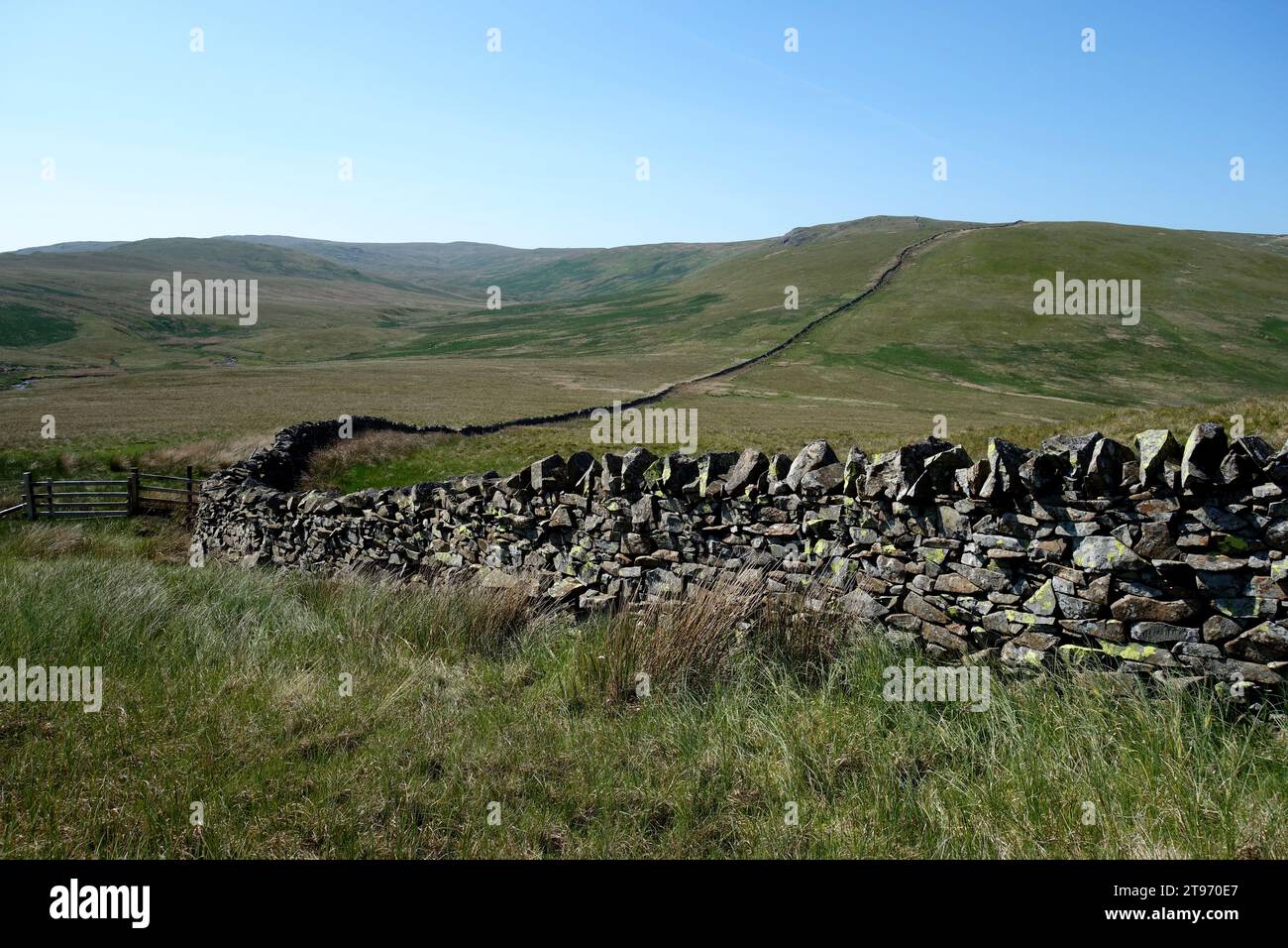 Dry Stone Wall Leading to the Outlay Wainwright 'Great Yarlside' from ...