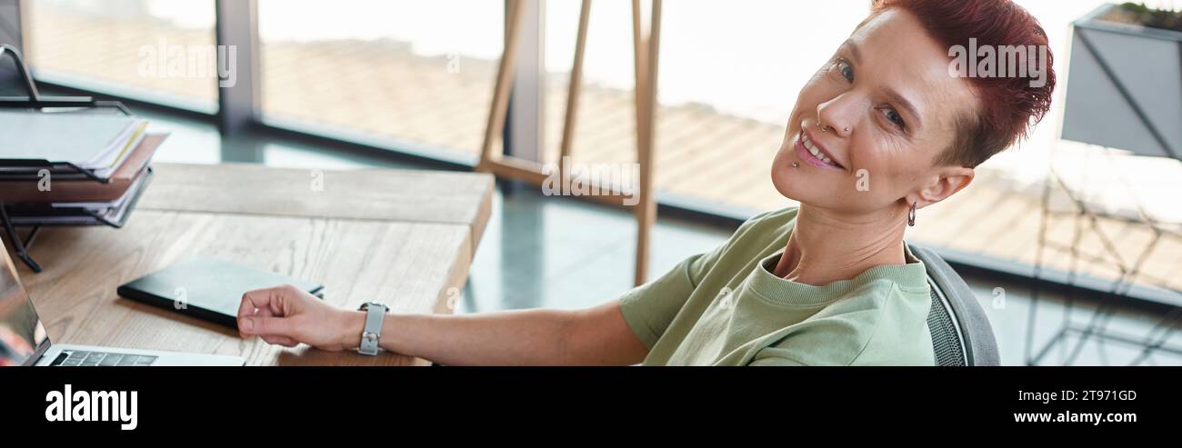 Gender diversity in the workplace hi-res stock photography and images ...