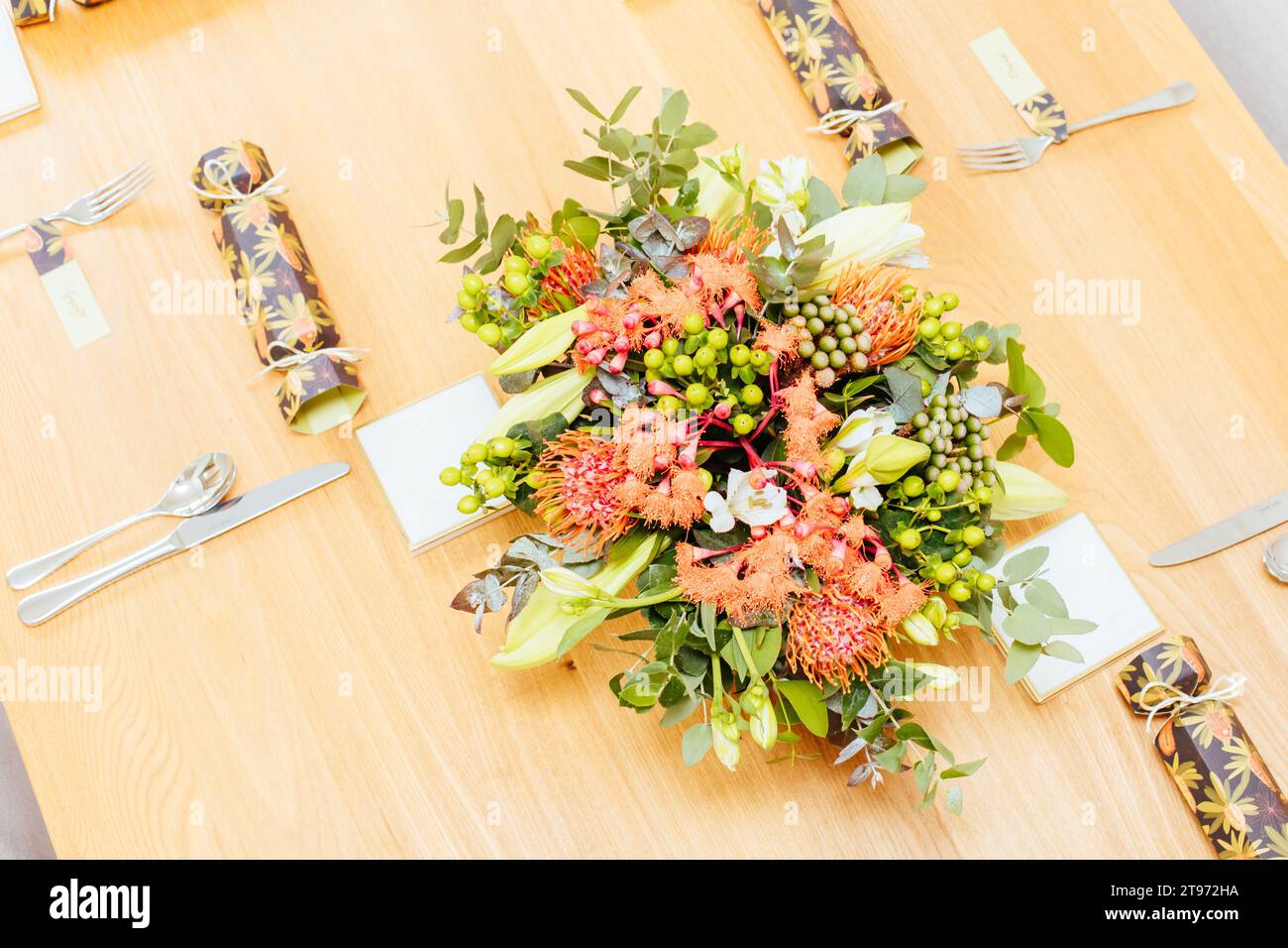 Australian table decorations and flowers for Christmas for a large ...