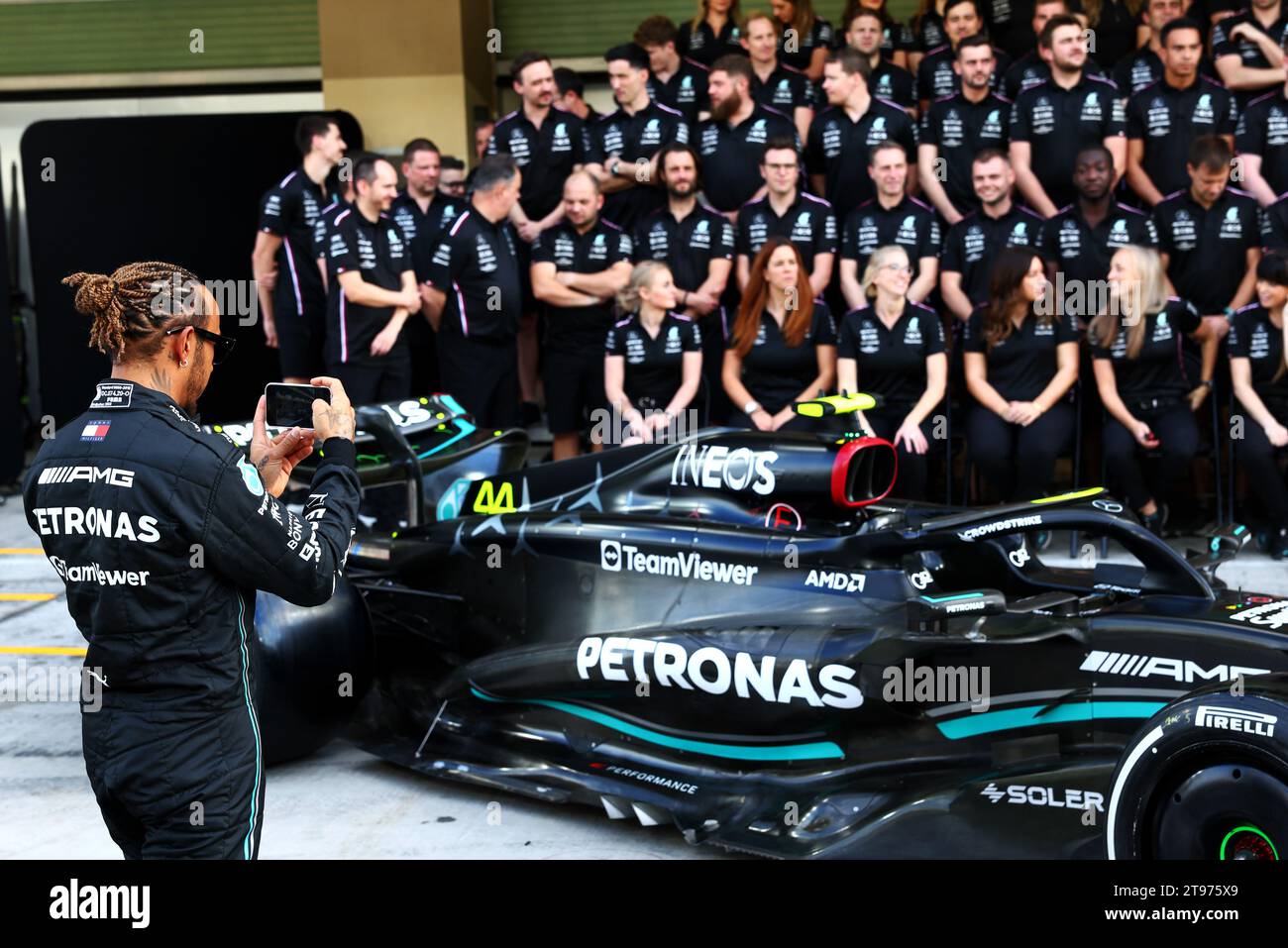 Abu Dhabi, Abu Dhabi. 23rd Nov, 2023. Lewis Hamilton (GBR) Mercedes AMG ...
