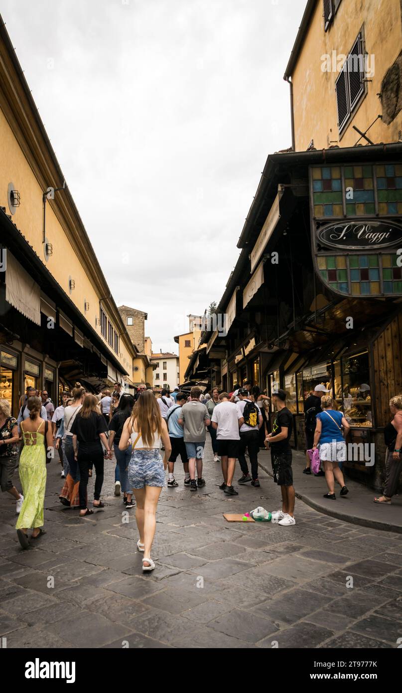 Ponte Vecchio Arch Bridge - Florence - Italy Stock Photo - Alamy