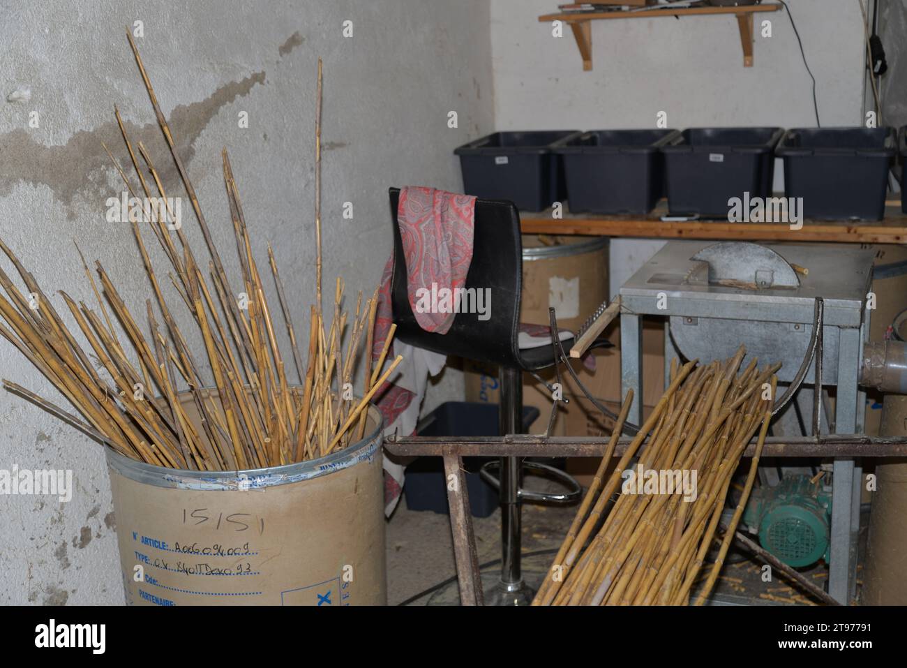 Alain Ruiz artisanal reed reed manufacturing workshop for wind musical ...