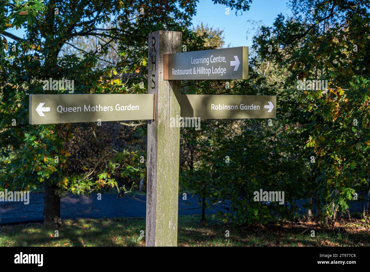 Fall wooden sign autumn hi-res stock photography and images - Alamy