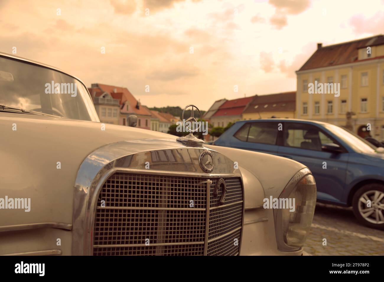 Mercedes Benz logo on a vintage car. Mercedes-Benz 220 S. Mercedes-Benz ...