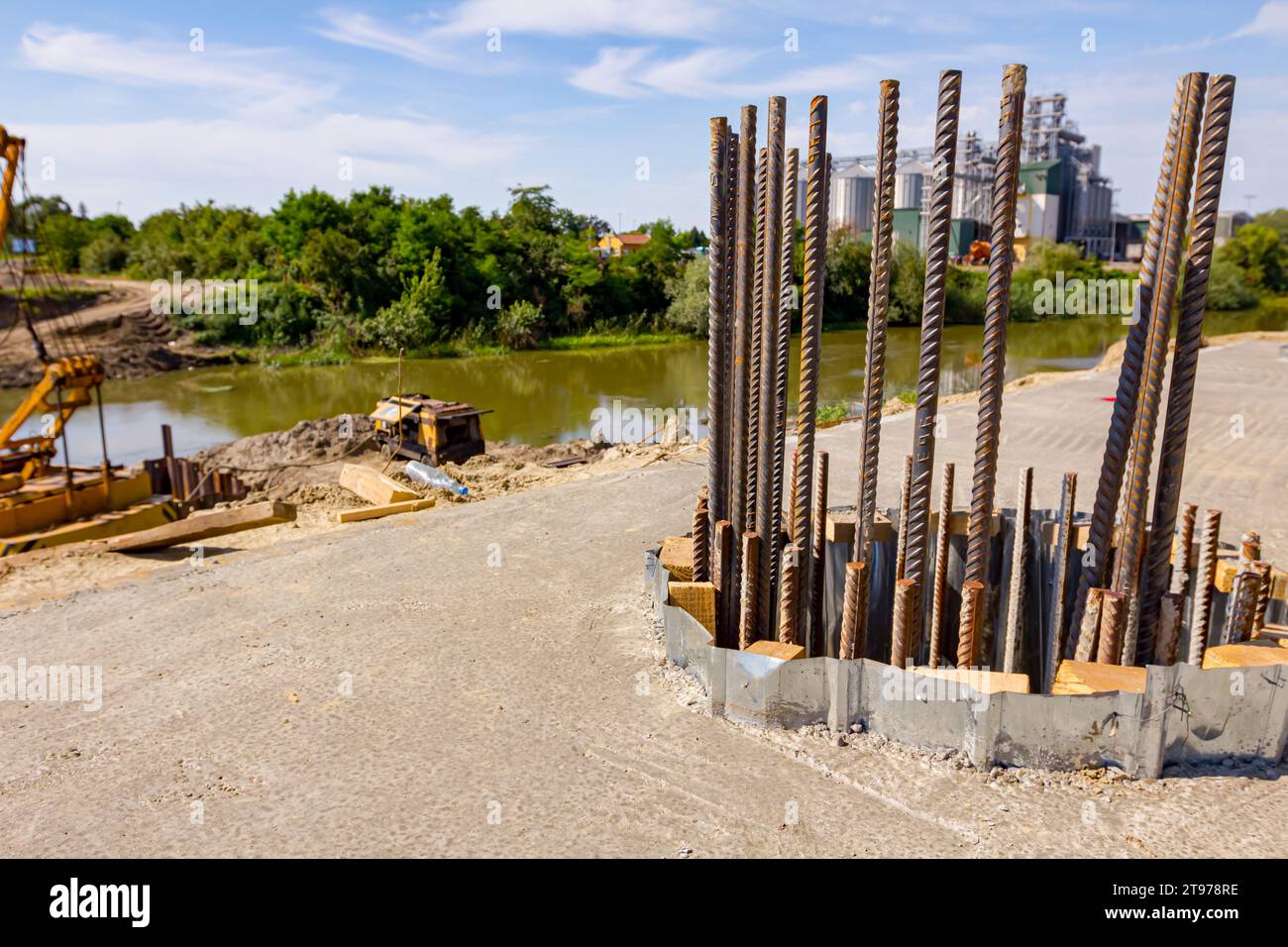 Top part, armature bars, of reinforcement from concrete pillar in base ...