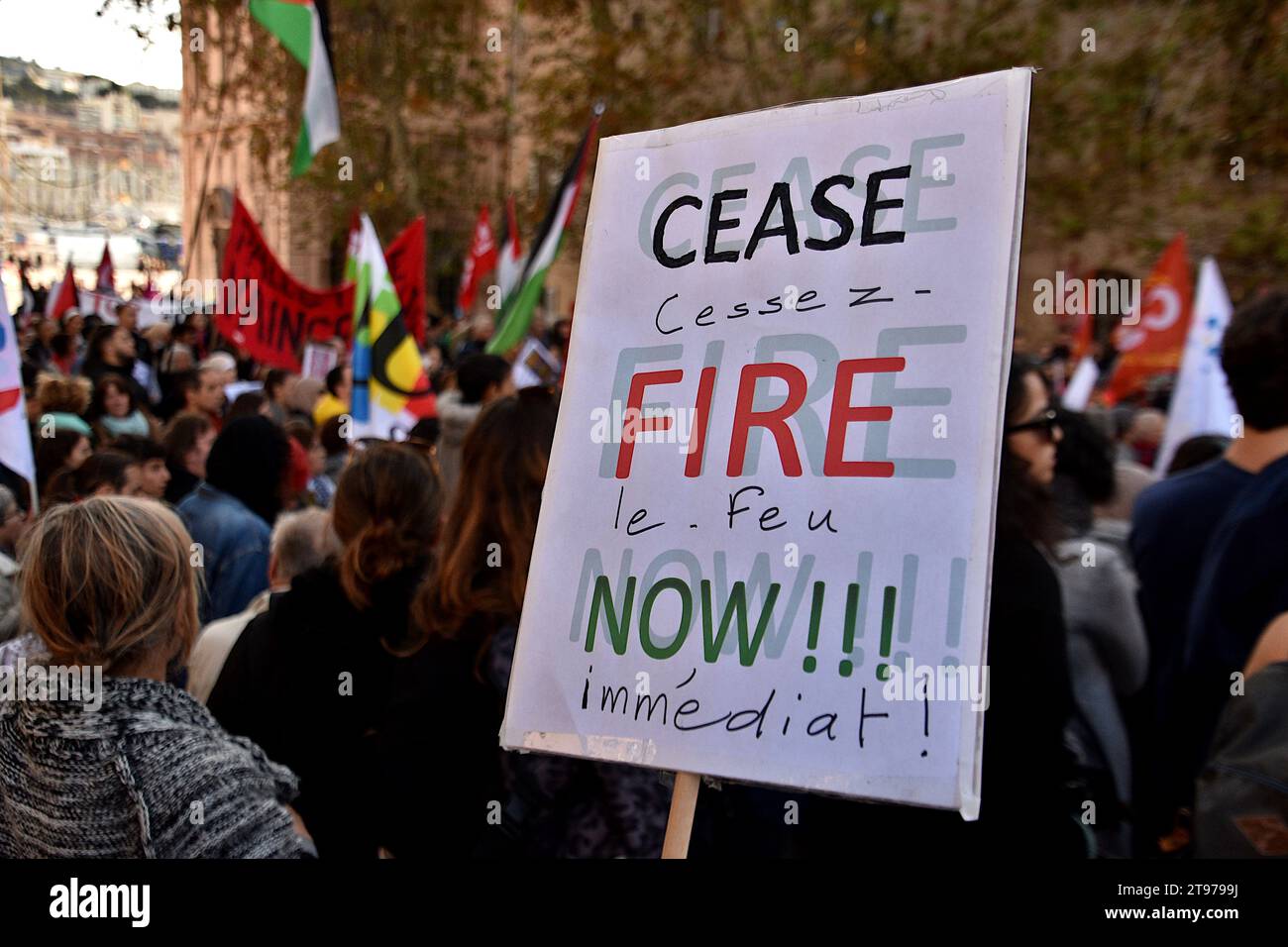 Ceasefire now placard hi-res stock photography and images - Alamy