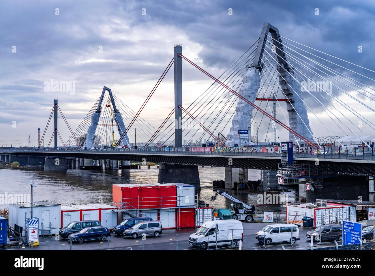 Neubau der Autobahnbrücke der A1 über den Rhein bei Leverkusen, nach der Fertigstellung der ...