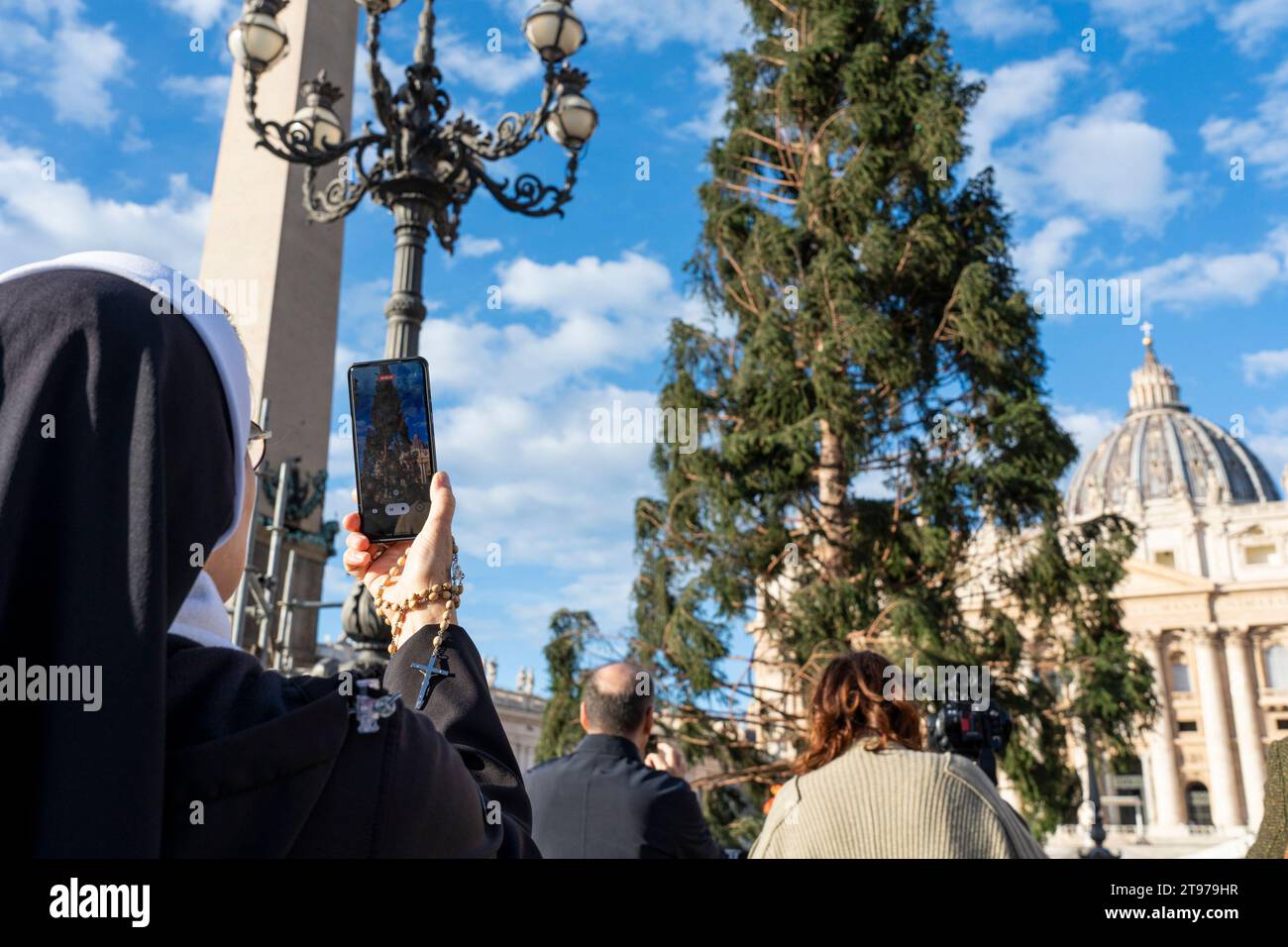 Vatican, Vatican. 23rd Nov, 2023. A nun witnesses the arrival of the ...