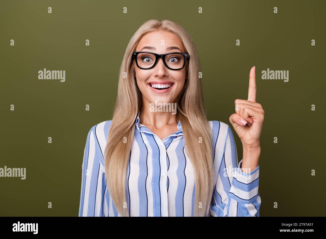 Photo portrait of blonde lovely young lady excited point up eureka ...