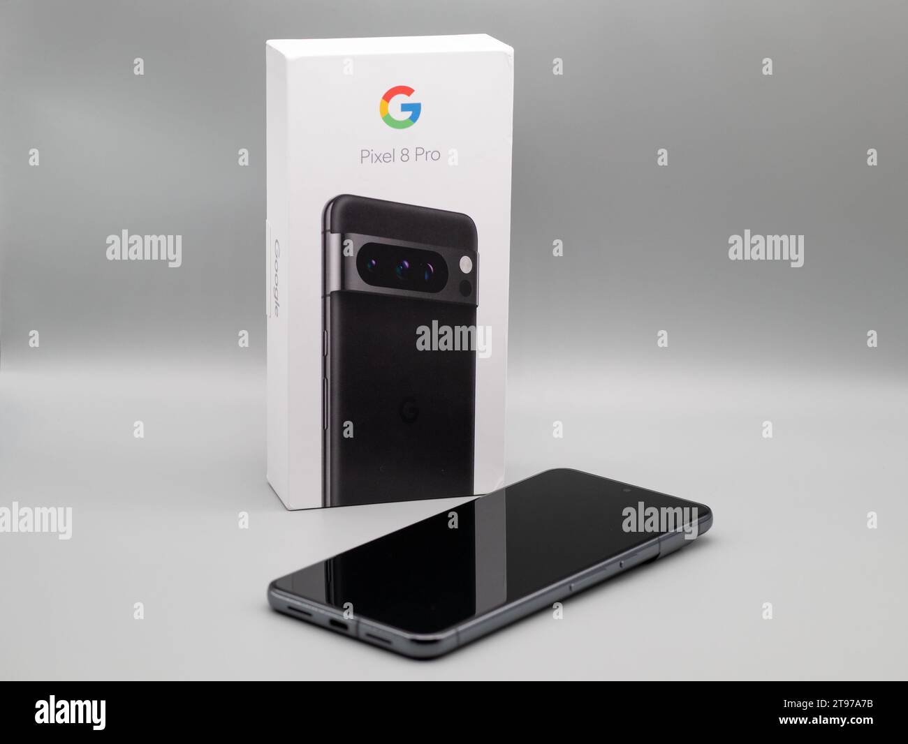 Leeds, UK - November 2023 - Google Pixel 8 Pro Screen Obsidian Black ...