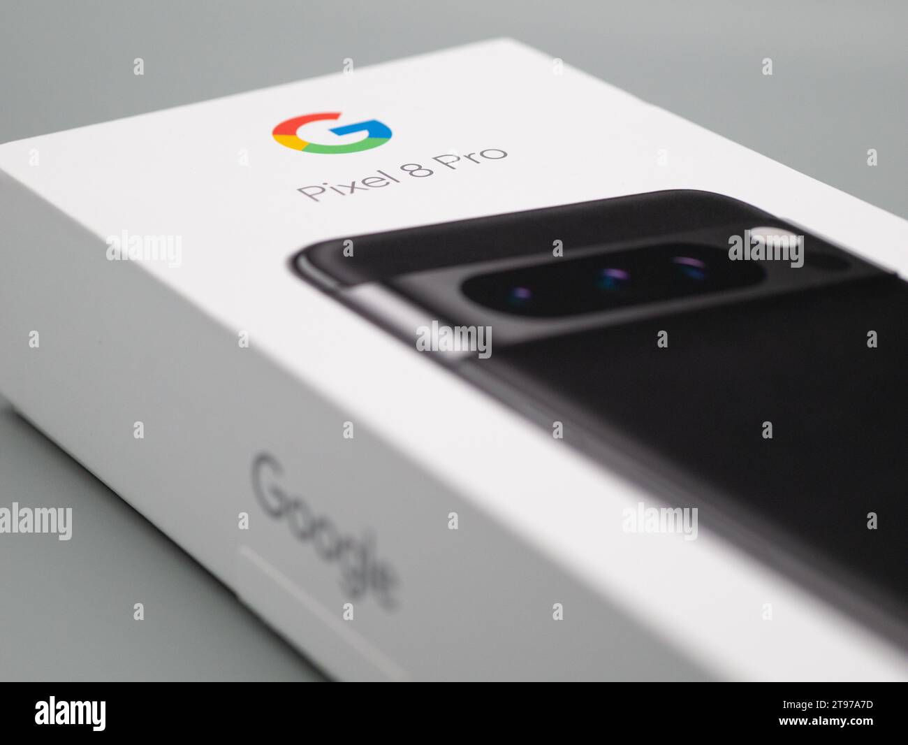 Pixel 8 pro box hi-res stock photography and images - Alamy