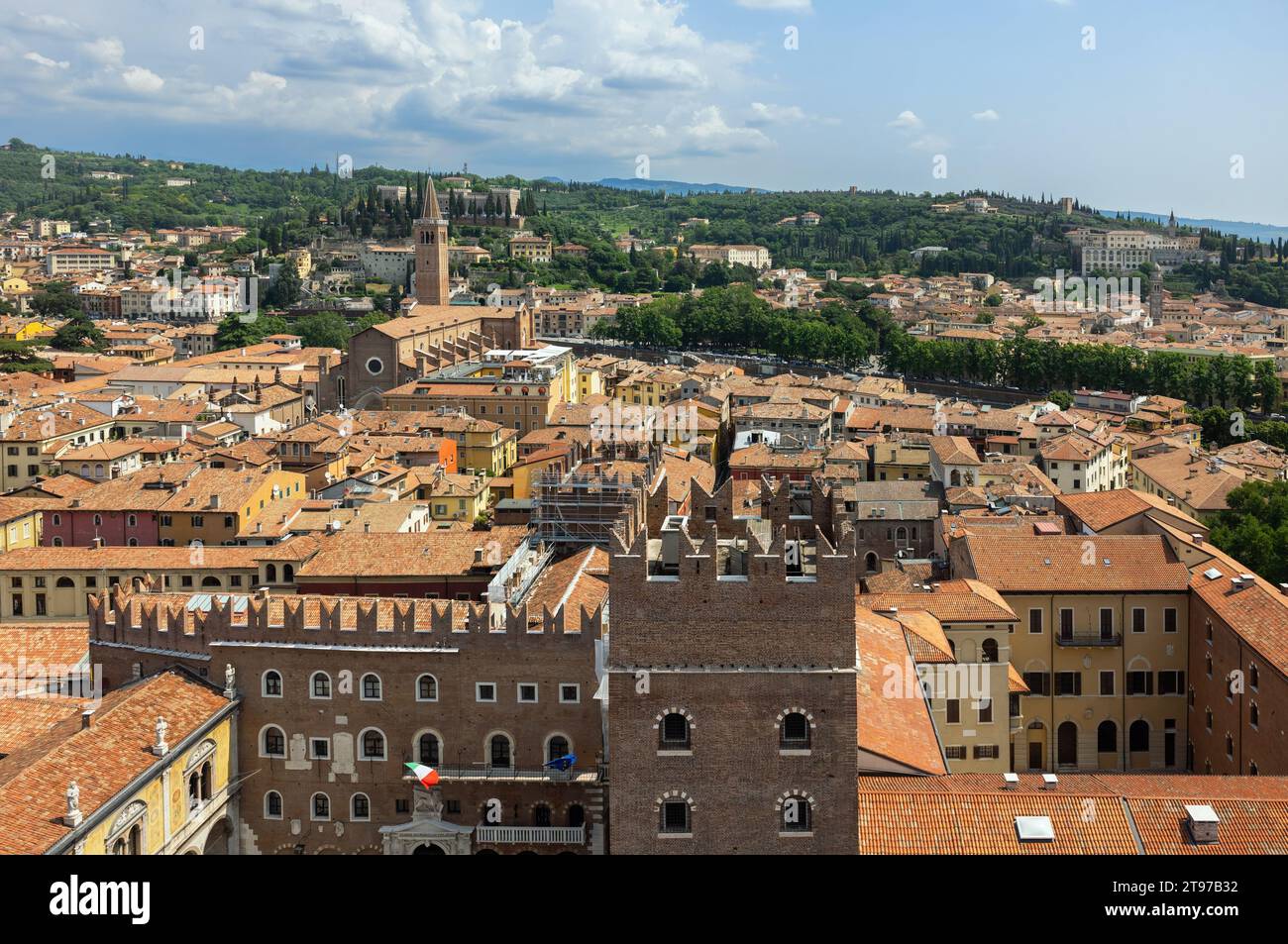 View historic center verona hi-res stock photography and images - Alamy