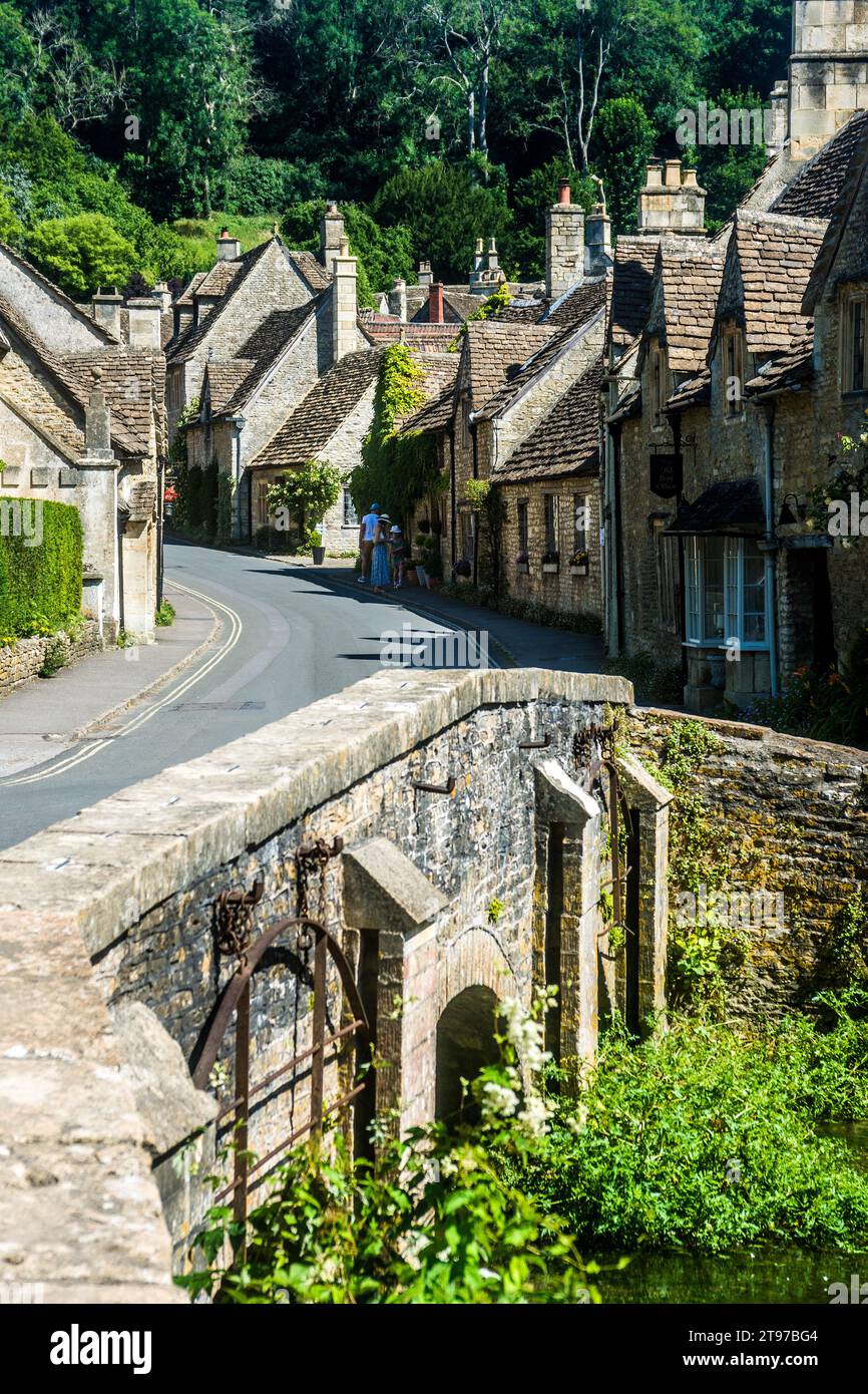 Castle coombe hi-res stock photography and images - Alamy