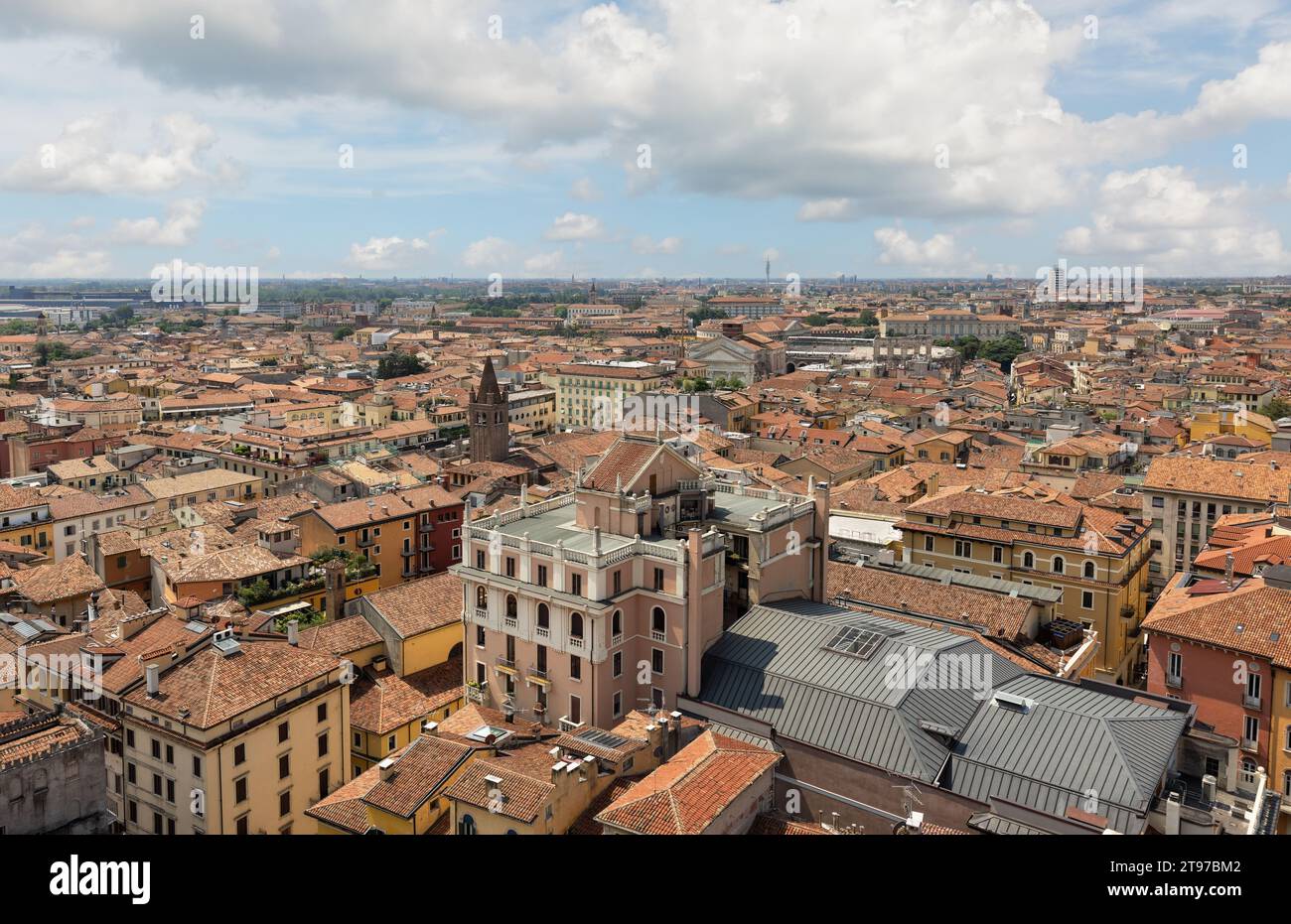 View historic center verona hi-res stock photography and images - Alamy