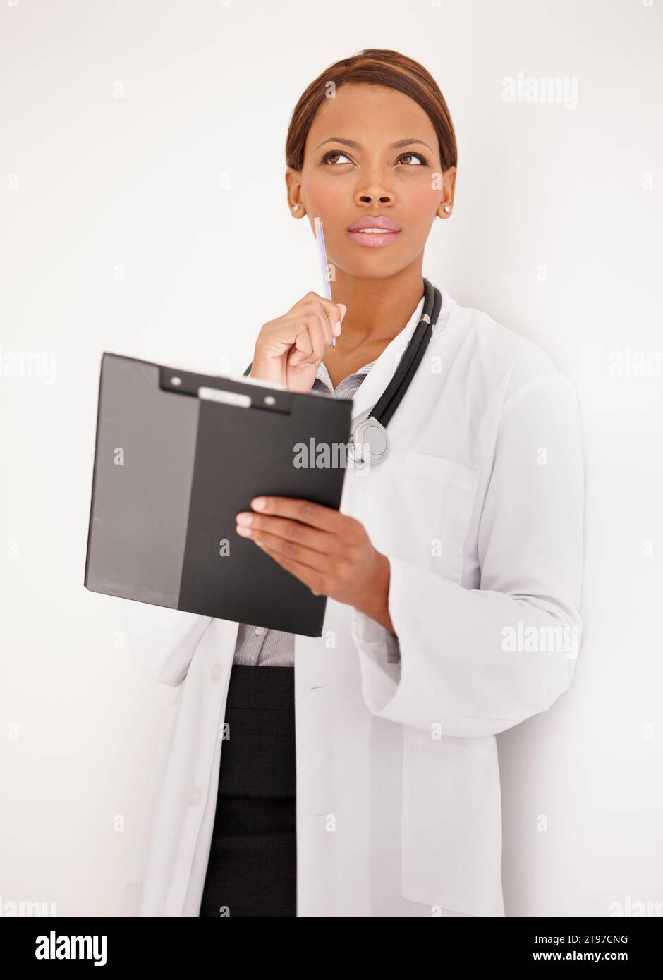 Doctor reading medical charts hi-res stock photography and images - Alamy