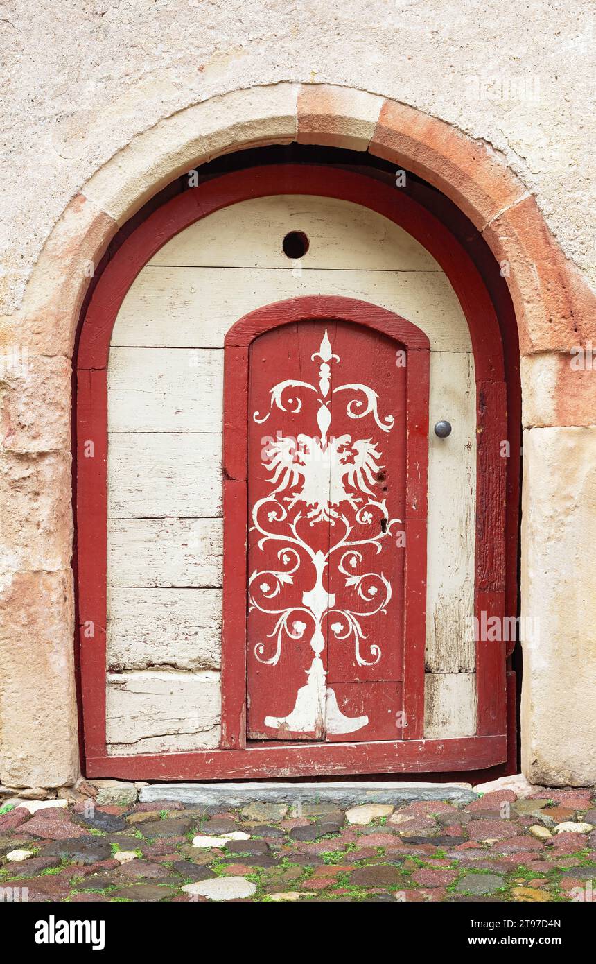 beautiful medieval castle door in italy Stock Photo - Alamy