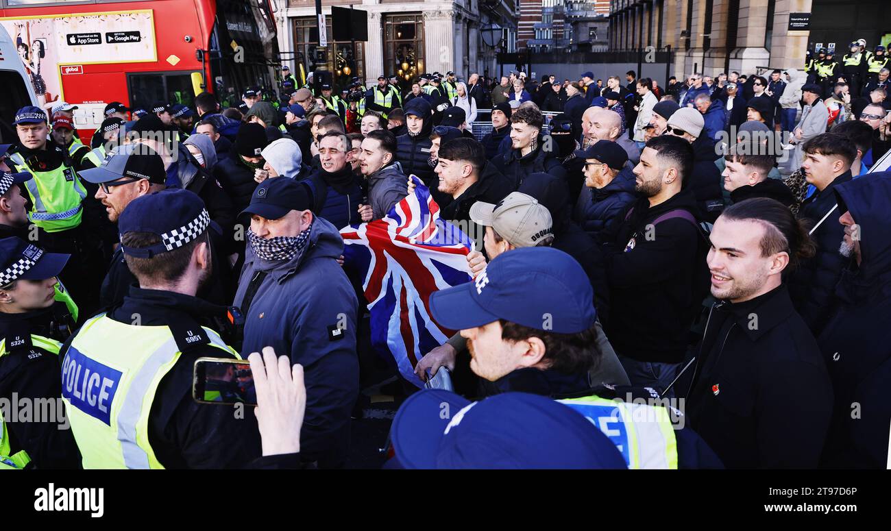 England, London, Parliament Square, Riot police and public order police ...