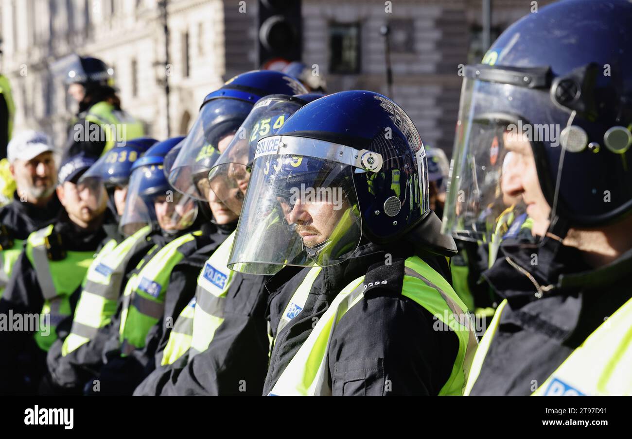 England, London, Parliament Square, Riot police and public order police ...