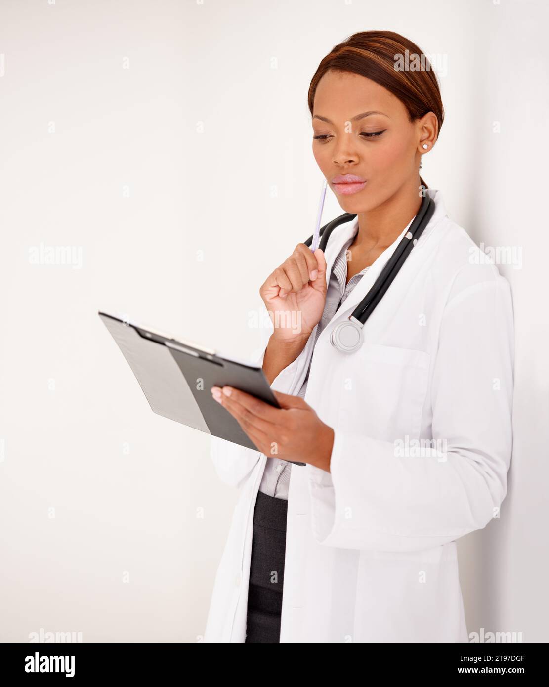 Doctor reading medical charts hi-res stock photography and images - Alamy