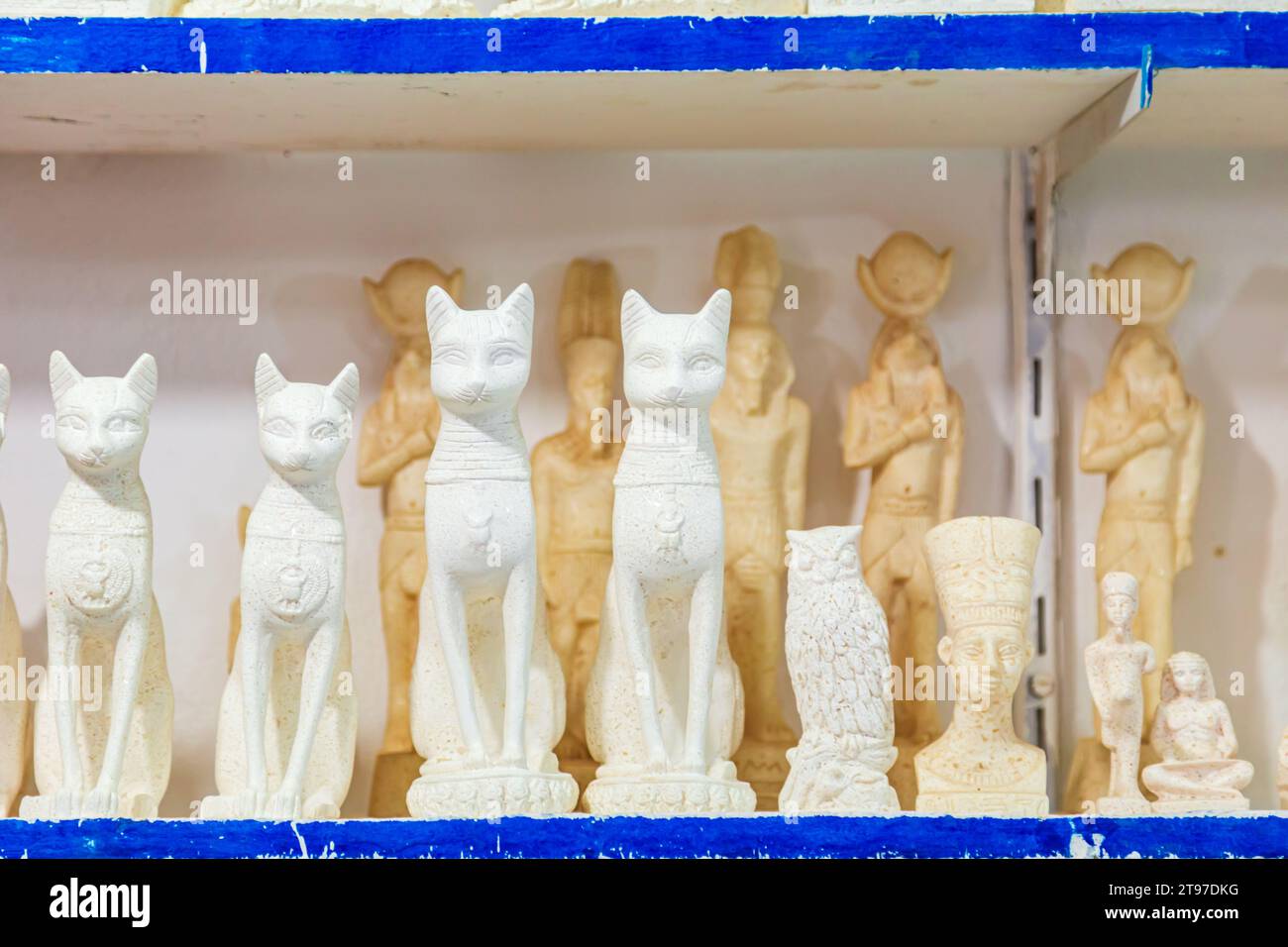 Egypt alabaster shop hi-res stock photography and images - Alamy