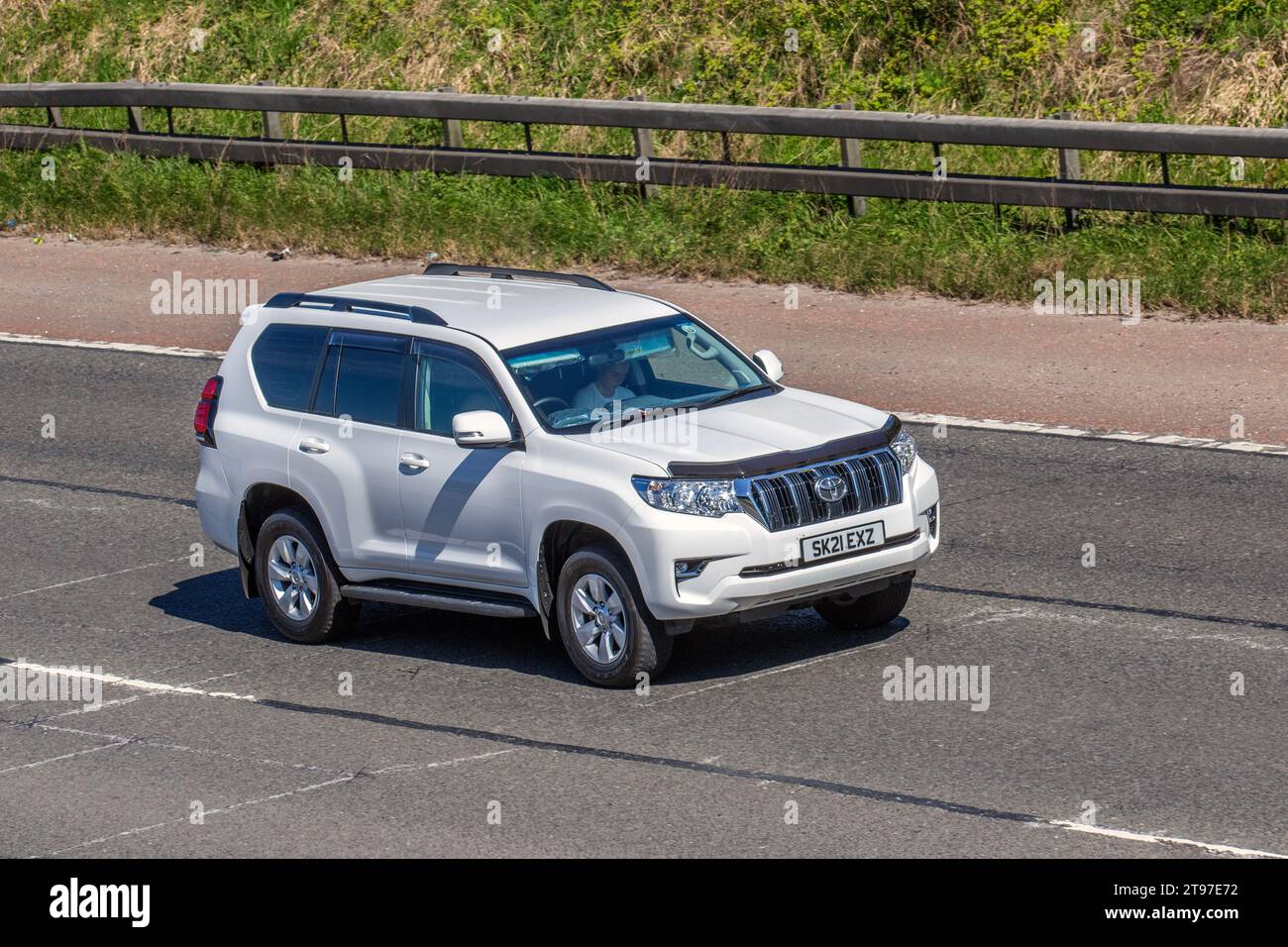 Toyota land cruiser 7 seater suv lwb hi-res stock photography and ...