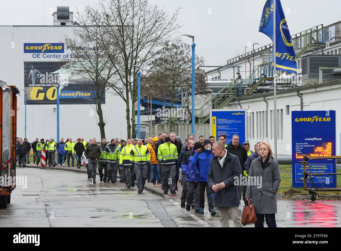 Goodyear tire production hi-res stock photography and images - Alamy