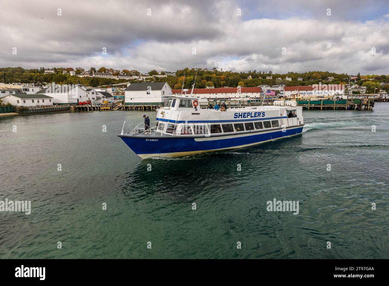 A ferry from Shepler's Ferry sails into the harbor on Mackinac Island ...