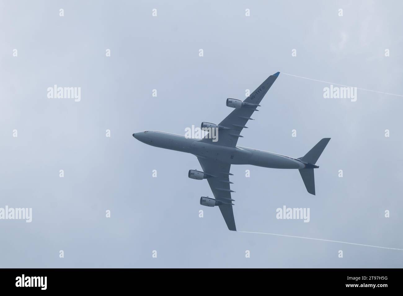 Wingtip vortices condensation hi-res stock photography and images - Alamy