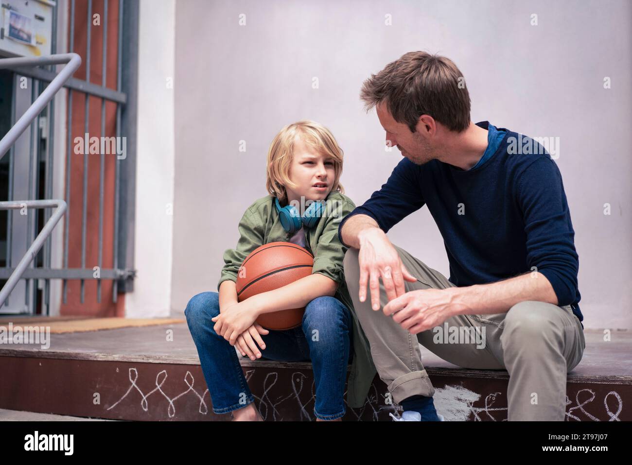 Father son talking steps hi-res stock photography and images - Alamy