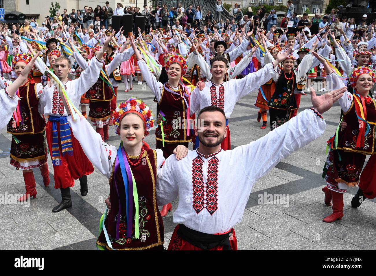 National costume of ukraine hi-res stock photography and images - Alamy