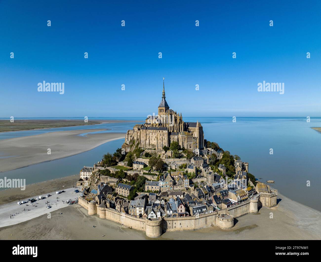 Mont saint michel aerial hi-res stock photography and images - Alamy