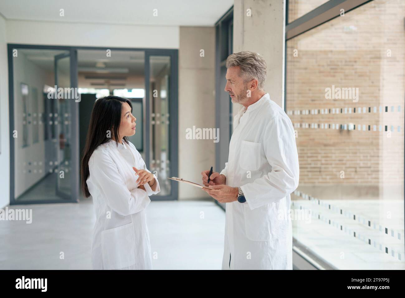 Healthcare scientists hi-res stock photography and images - Alamy
