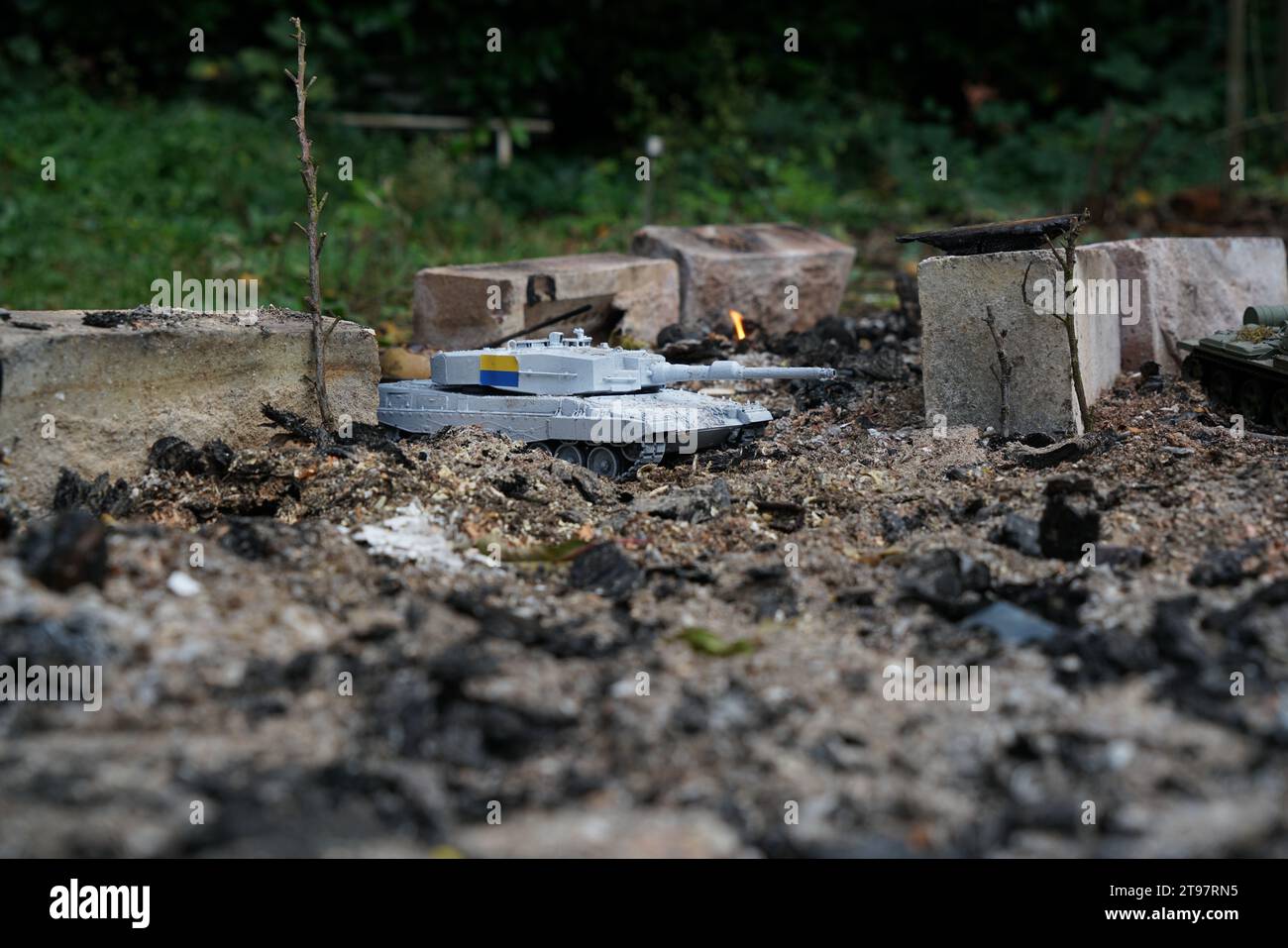 German leopard tank in a war hi-res stock photography and images - Alamy