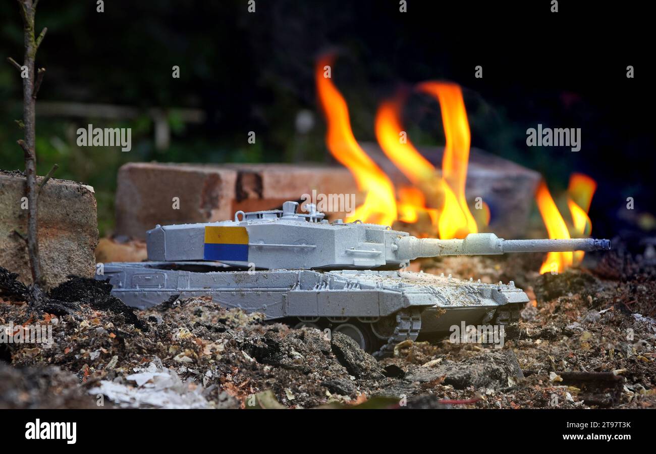German leopard tank in a war hi-res stock photography and images - Alamy