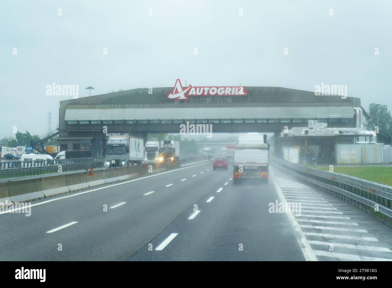 Motorway restaurant sign hi-res stock photography and images - Alamy
