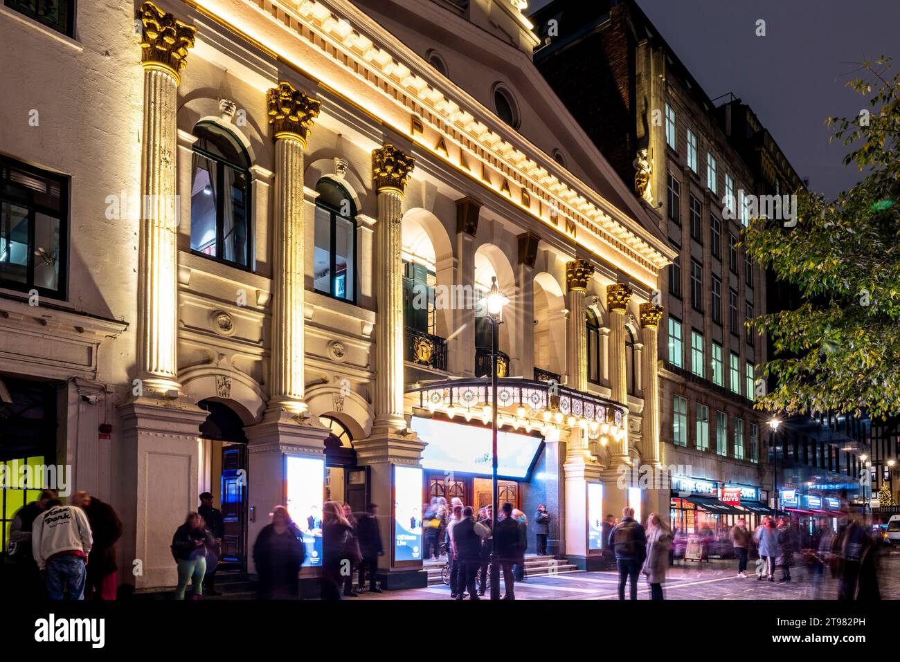 London theatres 2023 hi-res stock photography and images - Alamy