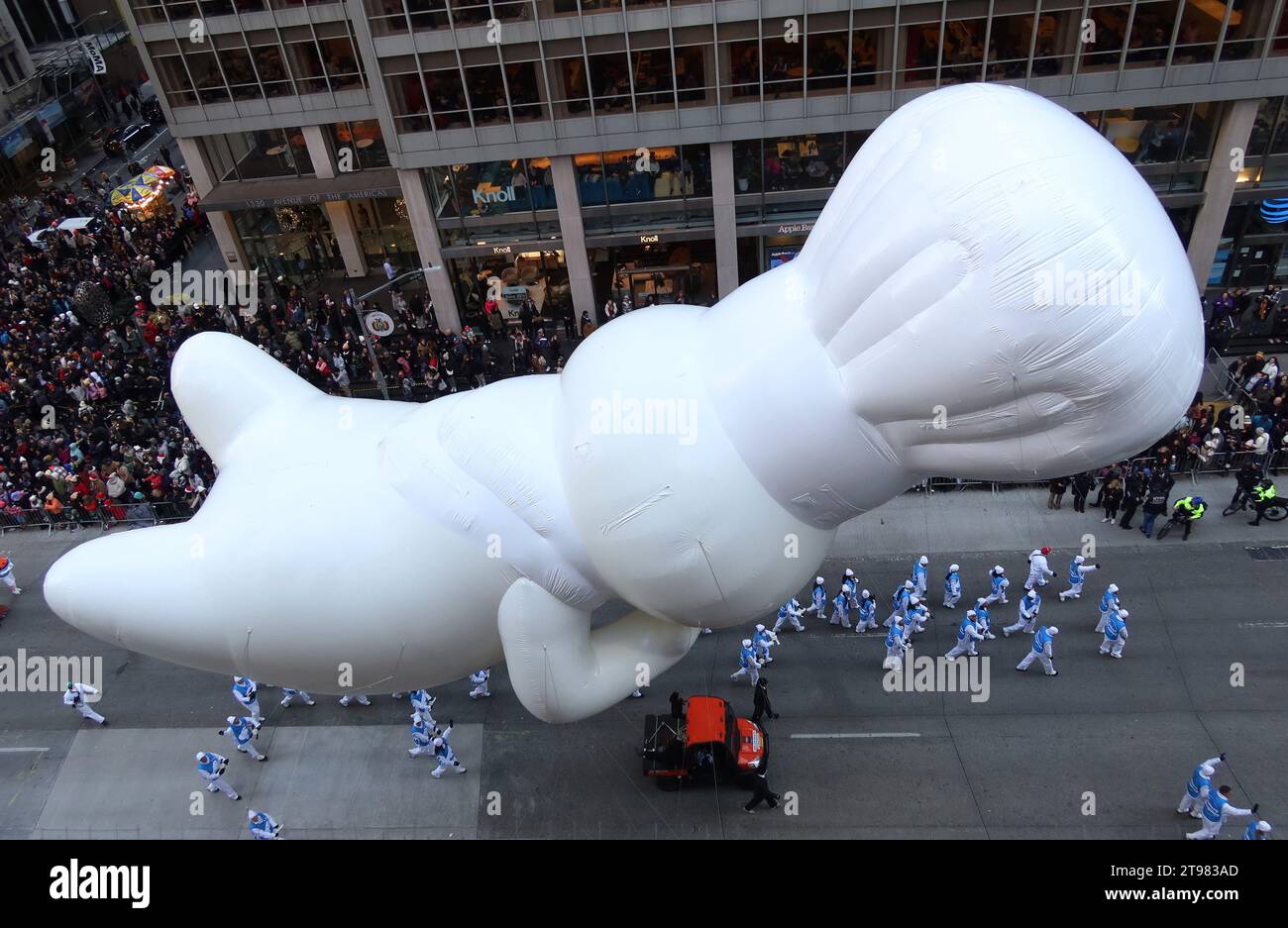 New York, United States. 22nd Nov, 2023. The Pillsbury Doughboy balloon ...