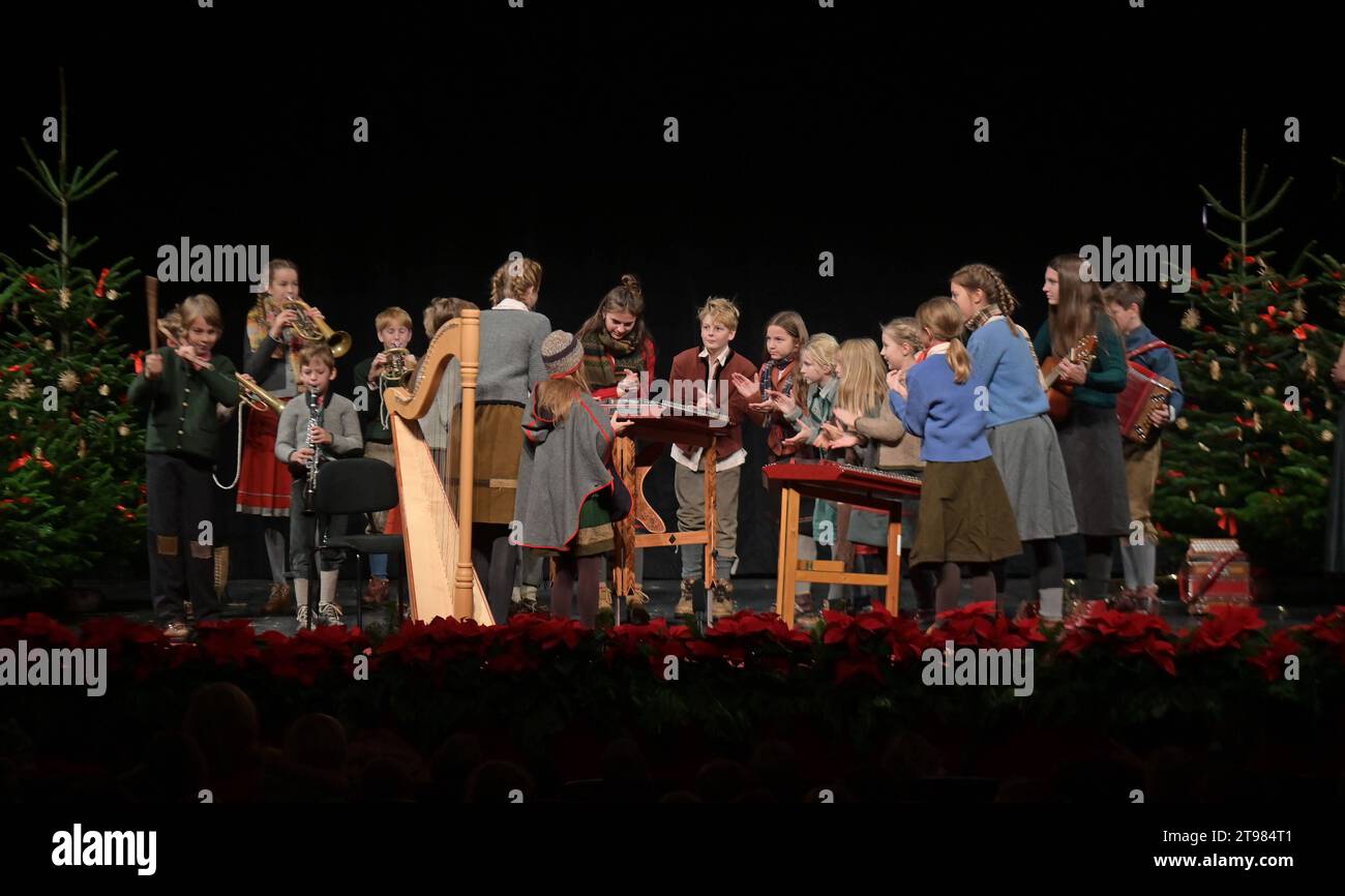 Auftritt der Kinder des Salzburger Hirtenadvent im Rahmen der ...