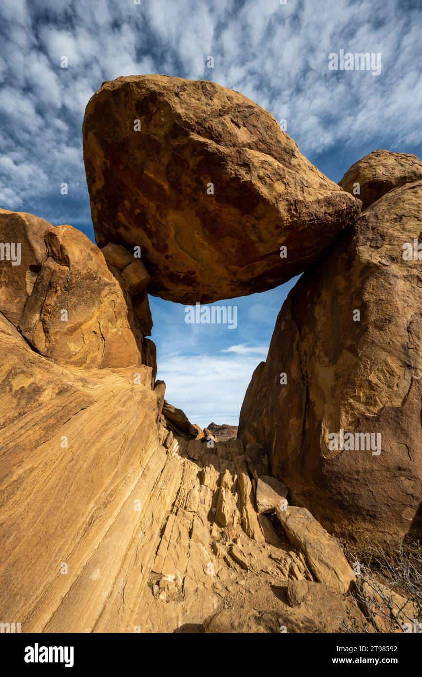 Balanced rock in big bend national park hi-res stock photography and ...