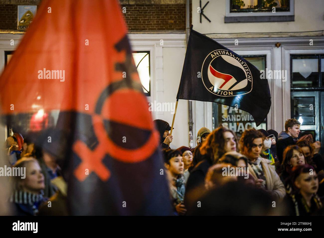 Left movement hi-res stock photography and images - Alamy